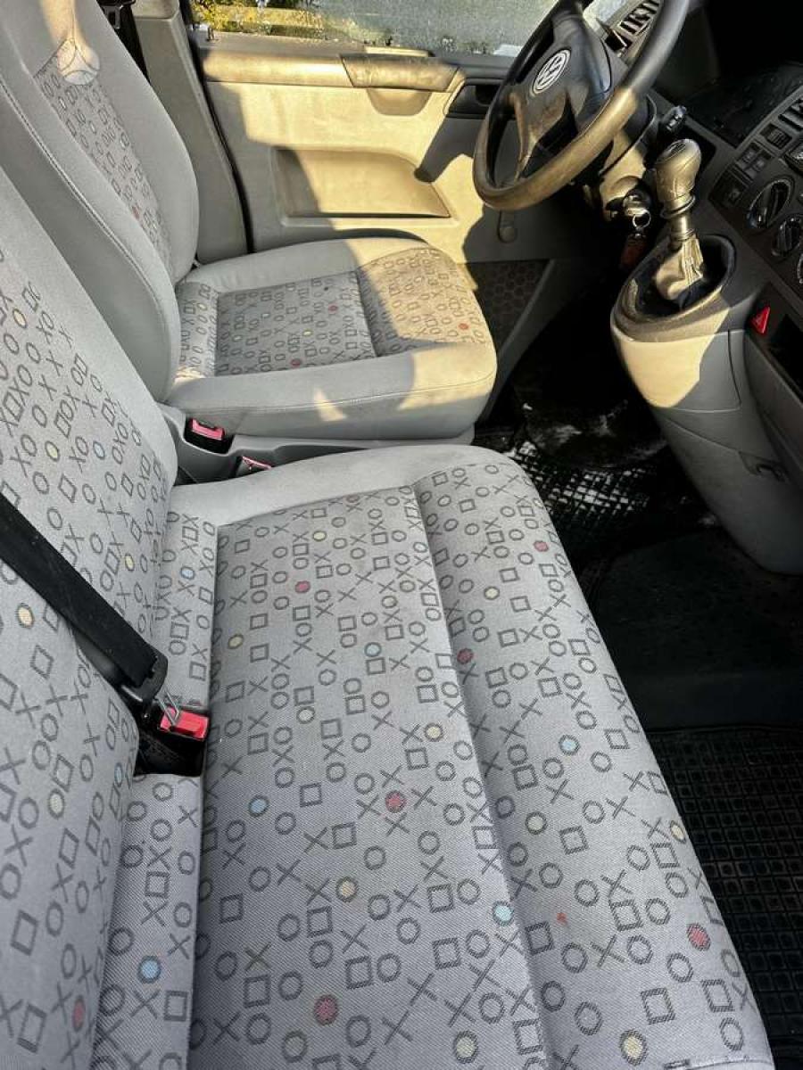 Zils Volkswagen Caravelle 2006 Tauragė, ar dzinēja tilpumu 2.00 L un nobraukumu 285 tūkst. km par 4750 €, foto 6 vietnē AUTOMOTO.COM.LV