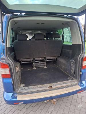 Zils Volkswagen Caravelle 2008 Šilalė, ar dzinēja tilpumu 2.50 L un nobraukumu 423 tūkst. km par 2200 €, foto 9 vietnē AUTOMOTO.COM.LV