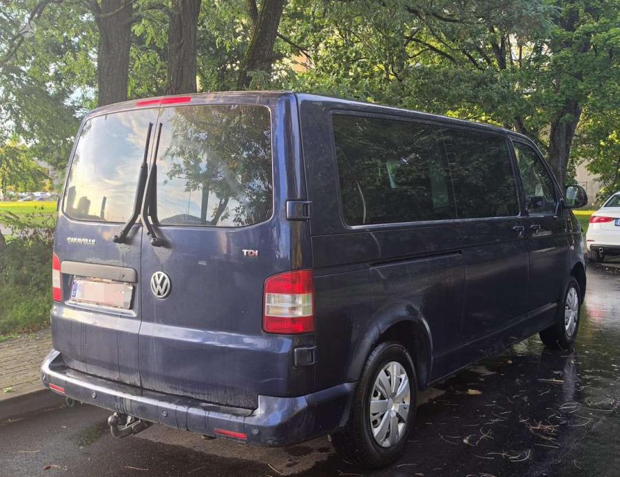 Zils Volkswagen Caravelle 2011 Viļņa, ar dzinēja tilpumu 2.00 L un nobraukumu 190 tūkst. km par 3800 €, foto 8 vietnē AUTOMOTO.COM.LV