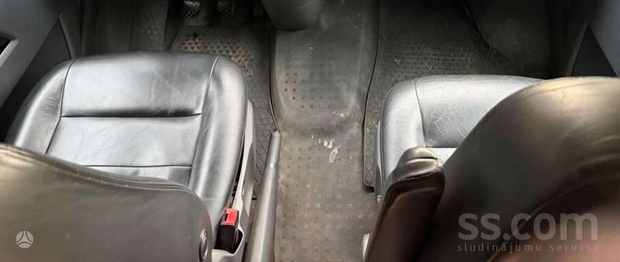 Zils Volkswagen Caravelle 2011 Viļņa, ar dzinēja tilpumu 2.00 L un nobraukumu 190 tūkst. km par 3800 €, foto 11 vietnē AUTOMOTO.COM.LV