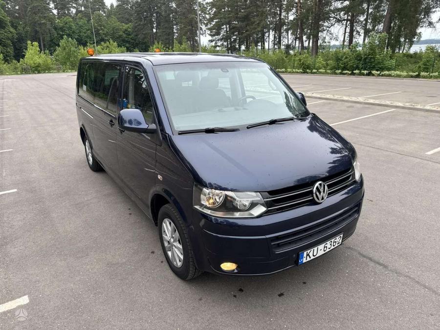 Zils Volkswagen Caravelle 2013 Daugavpils, ar dzinēja tilpumu 2.00 L un nobraukumu 499 tūkst. km par 9100 €, foto 3 vietnē AUTOMOTO.COM.LV