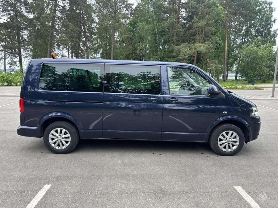 Zils Volkswagen Caravelle 2013 Daugavpils, ar dzinēja tilpumu 2.00 L un nobraukumu 499 tūkst. km par 9100 €, foto 5 vietnē AUTOMOTO.COM.LV