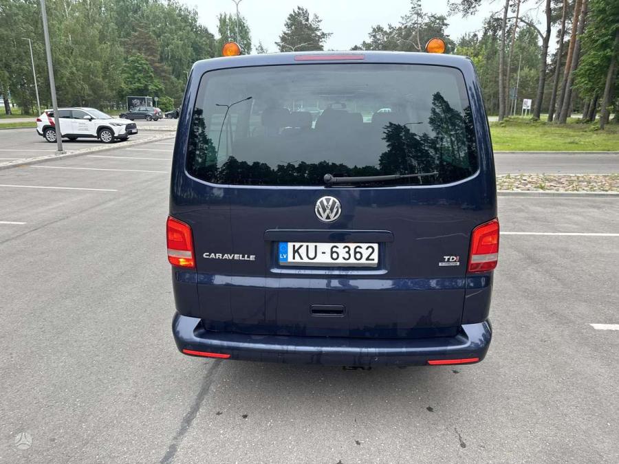 Zils Volkswagen Caravelle 2013 Daugavpils, ar dzinēja tilpumu 2.00 L un nobraukumu 499 tūkst. km par 9100 €, foto 7 vietnē AUTOMOTO.COM.LV