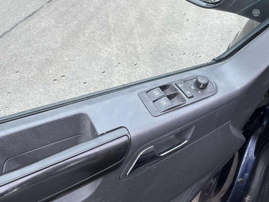 Zils Volkswagen Caravelle 2013 Daugavpils, ar dzinēja tilpumu 2.00 L un nobraukumu 499 tūkst. km par 9100 €, foto 11 vietnē AUTOMOTO.COM.LV
