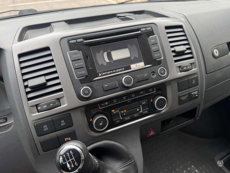Zils Volkswagen Caravelle 2013 Daugavpils, ar dzinēja tilpumu 2.00 L un nobraukumu 499 tūkst. km par 9100 €, foto 13 vietnē AUTOMOTO.COM.LV