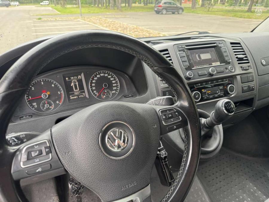Zils Volkswagen Caravelle 2013 Daugavpils, ar dzinēja tilpumu 2.00 L un nobraukumu 499 tūkst. km par 9100 €, foto 14 vietnē AUTOMOTO.COM.LV