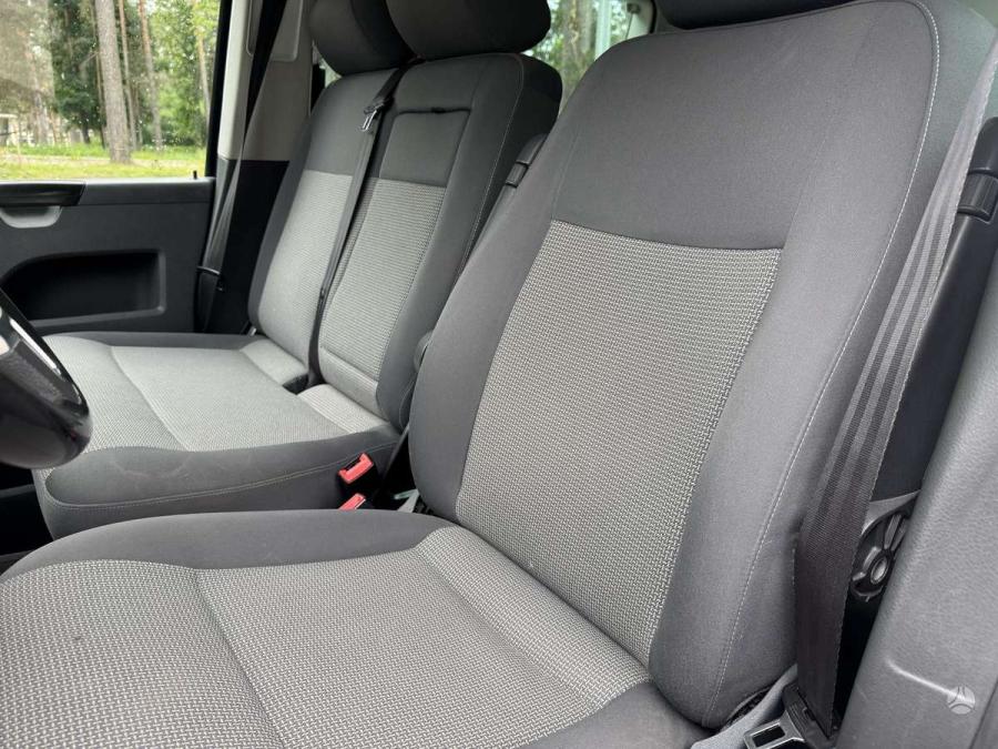 Zils Volkswagen Caravelle 2013 Daugavpils, ar dzinēja tilpumu 2.00 L un nobraukumu 499 tūkst. km par 9100 €, foto 15 vietnē AUTOMOTO.COM.LV