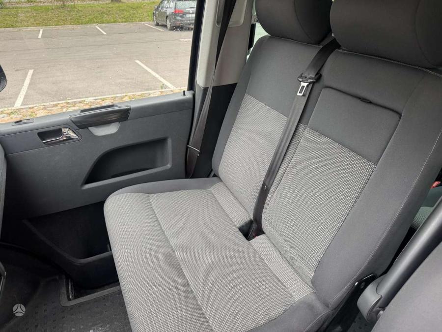 Zils Volkswagen Caravelle 2013 Daugavpils, ar dzinēja tilpumu 2.00 L un nobraukumu 499 tūkst. km par 9100 €, foto 17 vietnē AUTOMOTO.COM.LV