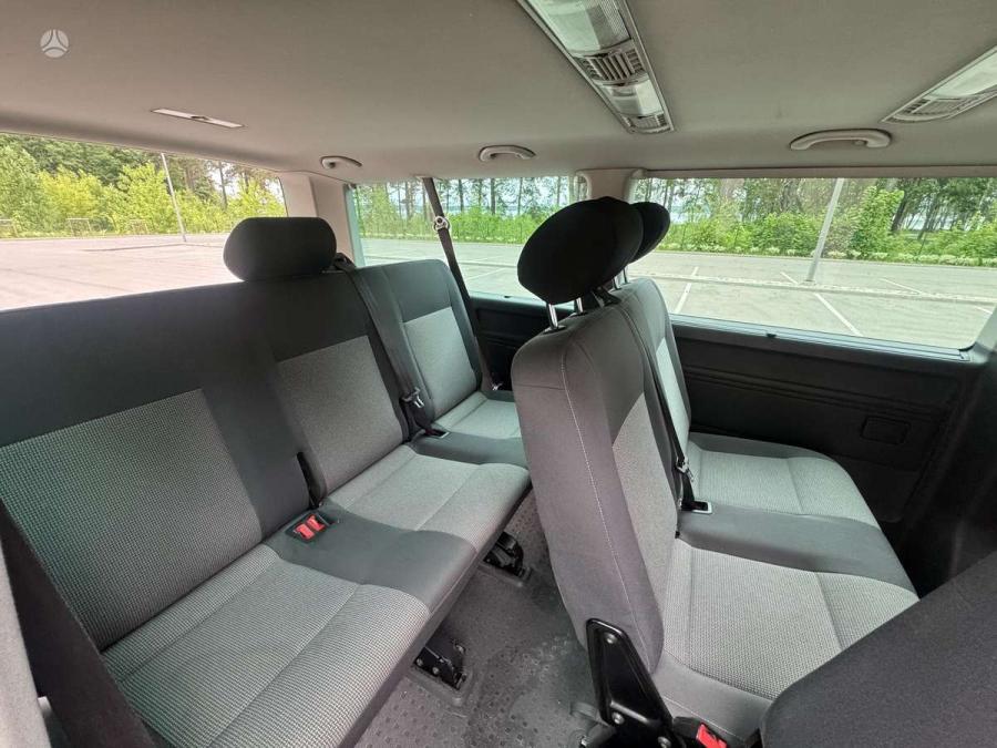 Zils Volkswagen Caravelle 2013 Daugavpils, ar dzinēja tilpumu 2.00 L un nobraukumu 499 tūkst. km par 9100 €, foto 21 vietnē AUTOMOTO.COM.LV