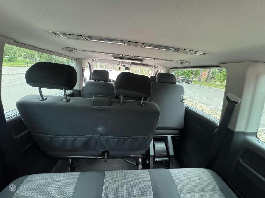 Zils Volkswagen Caravelle 2013 Daugavpils, ar dzinēja tilpumu 2.00 L un nobraukumu 499 tūkst. km par 9100 €, foto 23 vietnē AUTOMOTO.COM.LV