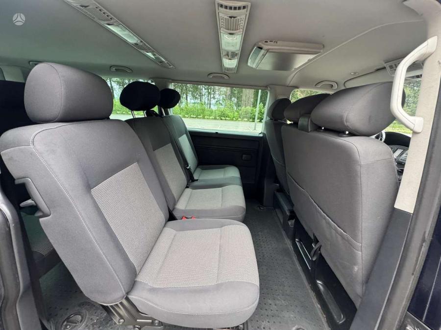 Zils Volkswagen Caravelle 2013 Daugavpils, ar dzinēja tilpumu 2.00 L un nobraukumu 499 tūkst. km par 9100 €, foto 25 vietnē AUTOMOTO.COM.LV