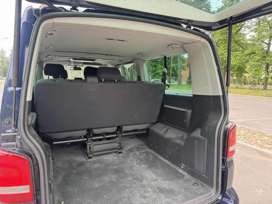 Zils Volkswagen Caravelle 2013 Daugavpils, ar dzinēja tilpumu 2.00 L un nobraukumu 499 tūkst. km par 9100 €, foto 27 vietnē AUTOMOTO.COM.LV