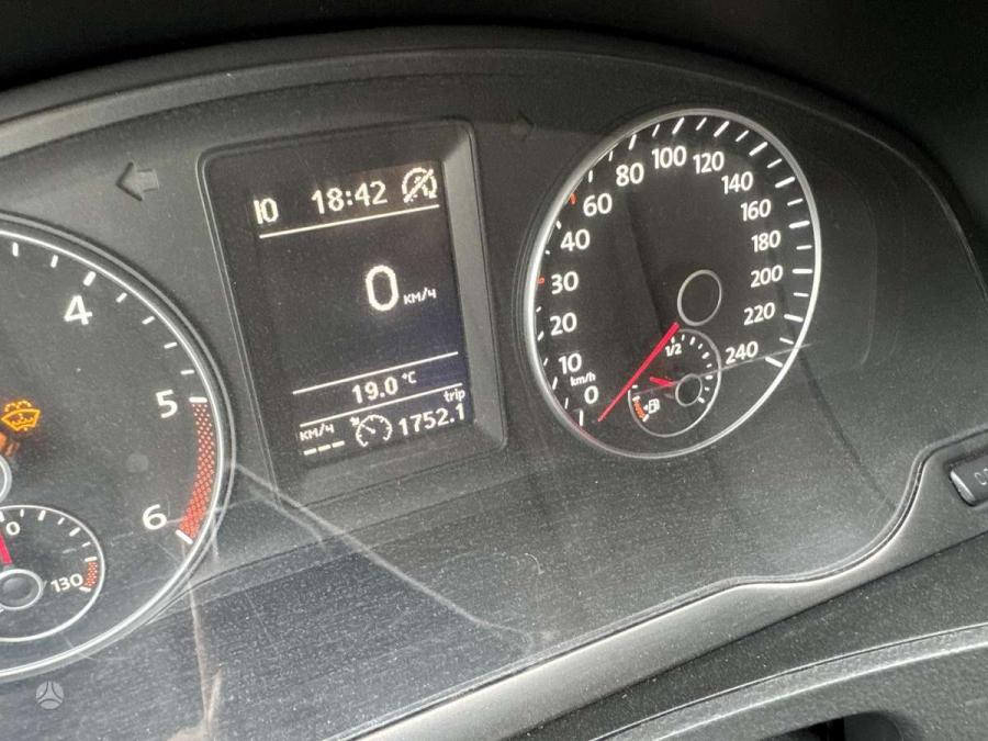 Zils Volkswagen Caravelle 2013 Daugavpils, ar dzinēja tilpumu 2.00 L un nobraukumu 499 tūkst. km par 9100 €, foto 29 vietnē AUTOMOTO.COM.LV