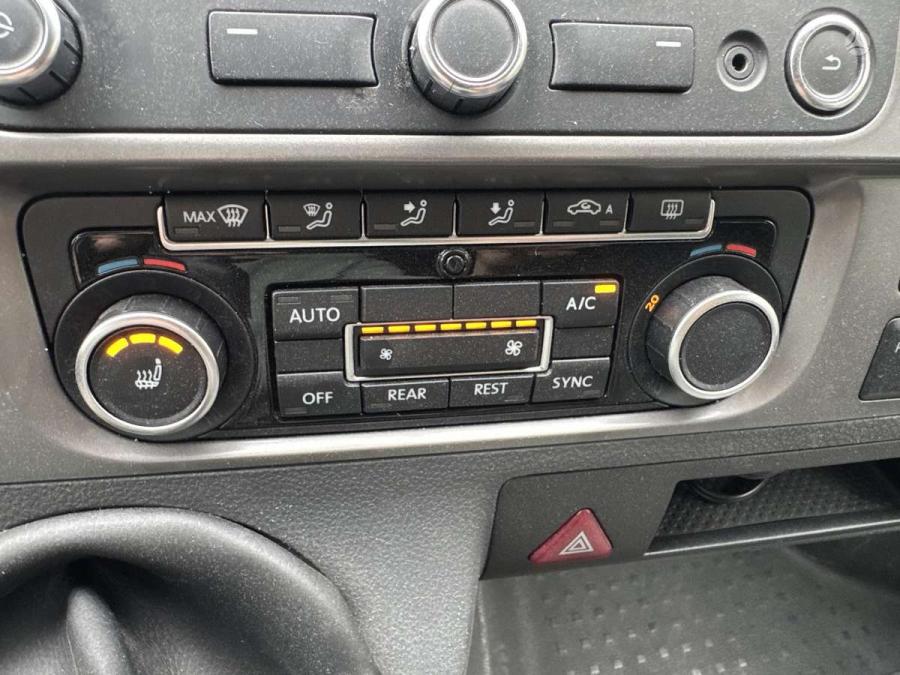 Zils Volkswagen Caravelle 2013 Daugavpils, ar dzinēja tilpumu 2.00 L un nobraukumu 499 tūkst. km par 9100 €, foto 30 vietnē AUTOMOTO.COM.LV