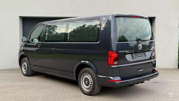 Blue Volkswagen Caravelle 2024 in Jonava, with an engine capacity of 1.97 L and mileage of 300 thousand km for 28500 €, photo 4 on AUTOMOTO.COM.LV