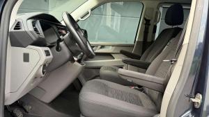 Blue Volkswagen Caravelle 2024 in Jonava, with an engine capacity of 1.97 L and mileage of 300 thousand km for 28500 €, photo 11 on AUTOMOTO.COM.LV