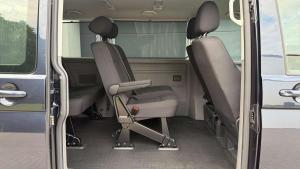 Blue Volkswagen Caravelle 2024 in Jonava, with an engine capacity of 1.97 L and mileage of 300 thousand km for 28500 €, photo 14 on AUTOMOTO.COM.LV