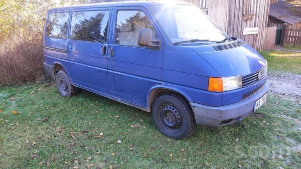 Blue Volkswagen Caravelle 1991 in Ludza, with an engine capacity of 2.40 L and mileage of 266 thousand km for 1700 €, photo 1 on AUTOMOTO.COM.LV