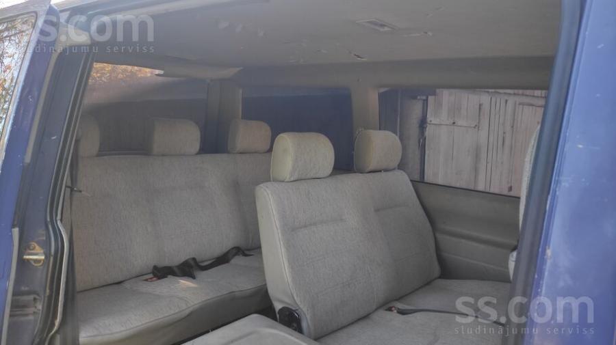 Blue Volkswagen Caravelle 1991 in Ludza, with an engine capacity of 2.40 L and mileage of 266 thousand km for 1700 €, photo 4 on AUTOMOTO.COM.LV