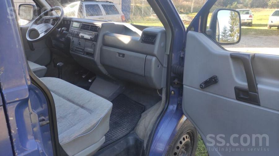 Blue Volkswagen Caravelle 1991 in Ludza, with an engine capacity of 2.40 L and mileage of 266 thousand km for 1700 €, photo 6 on AUTOMOTO.COM.LV