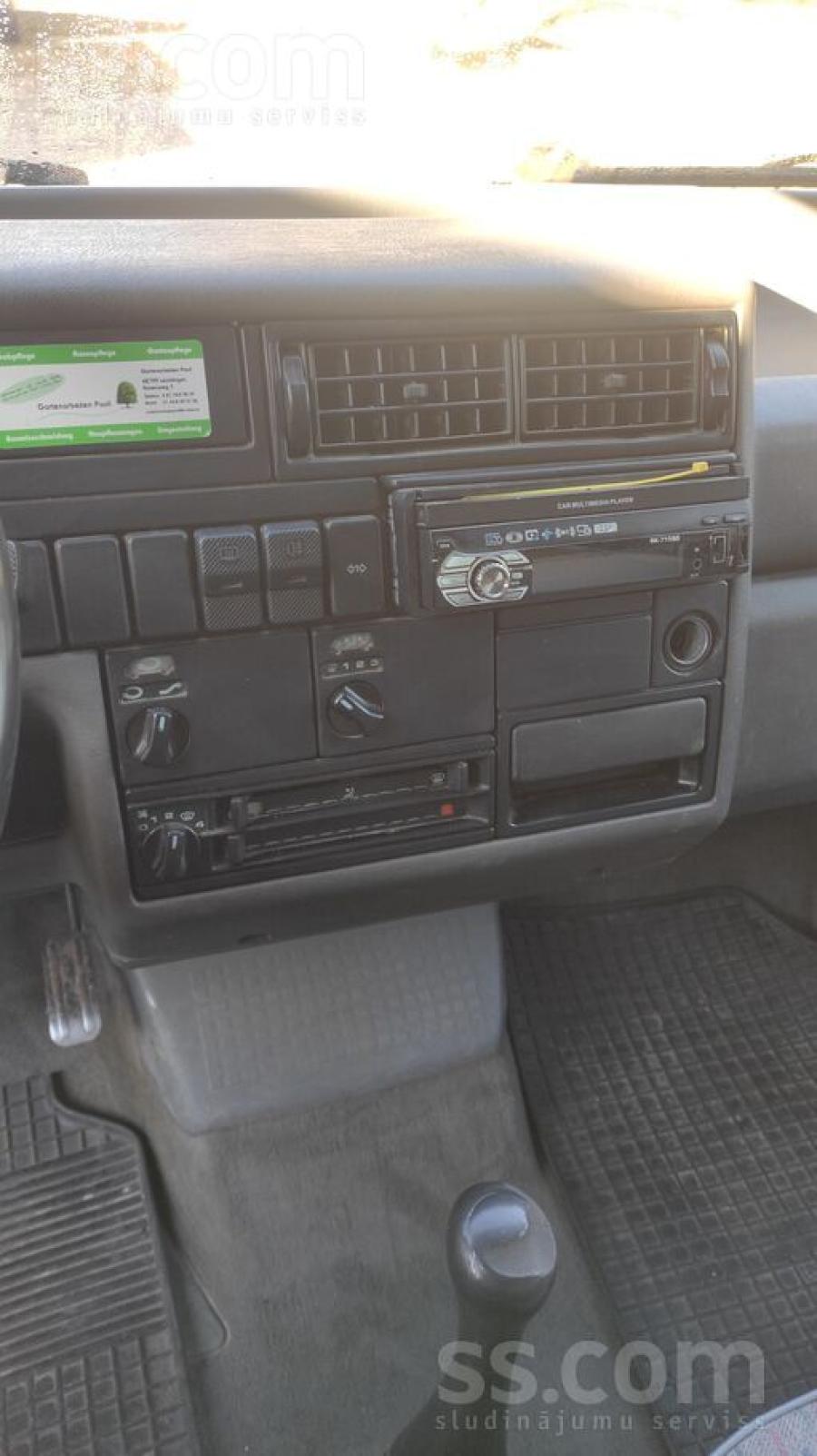 Blue Volkswagen Caravelle 1991 in Ludza, with an engine capacity of 2.40 L and mileage of 266 thousand km for 1700 €, photo 7 on AUTOMOTO.COM.LV