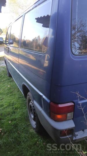 Blue Volkswagen Caravelle 1991 in Ludza, with an engine capacity of 2.40 L and mileage of 266 thousand km for 1700 €, photo 13 on AUTOMOTO.COM.LV