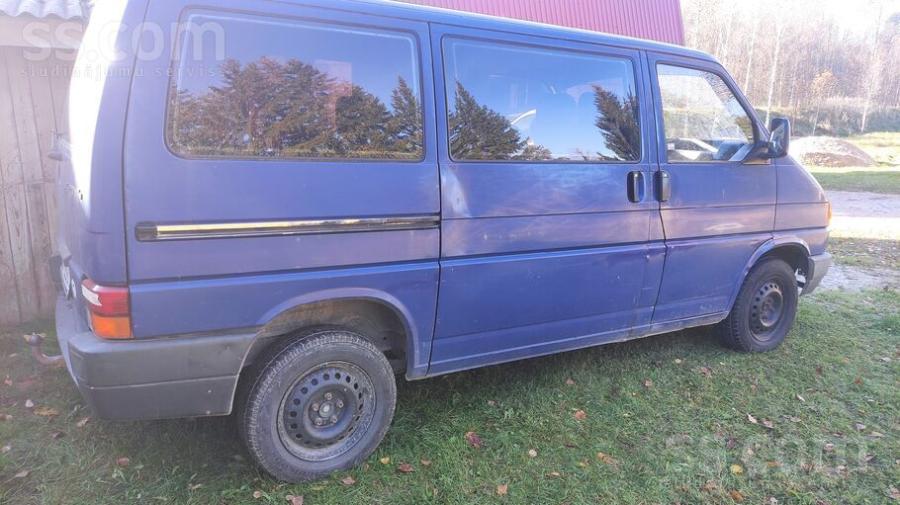 Blue Volkswagen Caravelle 1991 in Ludza, with an engine capacity of 2.40 L and mileage of 266 thousand km for 1700 €, photo 14 on AUTOMOTO.COM.LV
