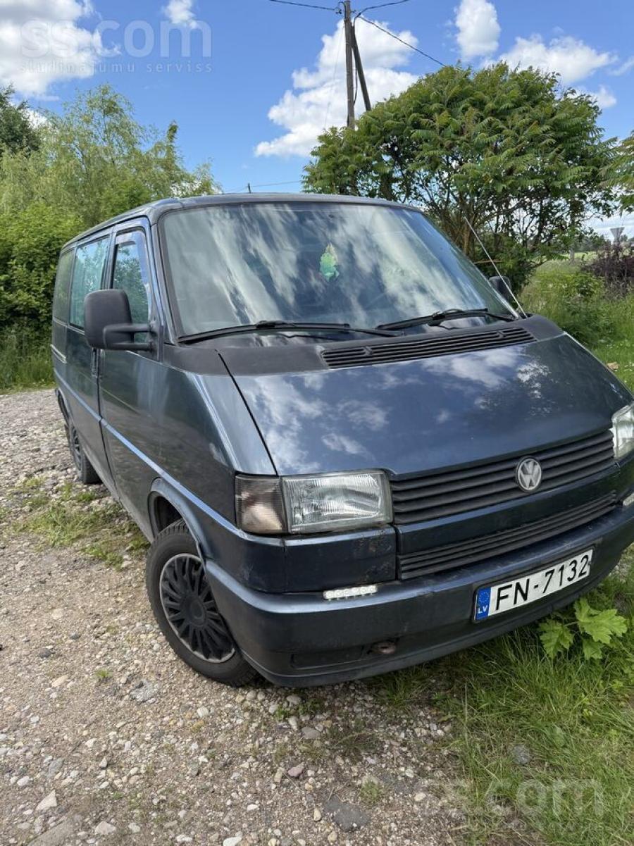 Zils Volkswagen Caravelle 1991 Daugavpils, ar dzinēja tilpumu 2.40 L un nobraukumu 363 tūkst. km par 1500 €, foto 1 vietnē AUTOMOTO.COM.LV