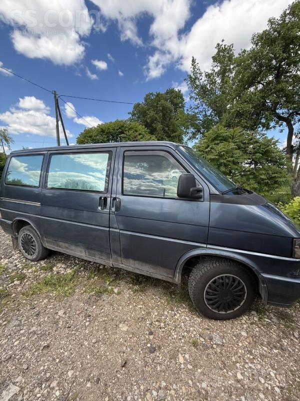 Blue Volkswagen Caravelle 1991 in Daugavpils, with an engine capacity of 2.40 L and mileage of 363 thousand km for 1500 €, photo 3 on AUTOMOTO.COM.LV
