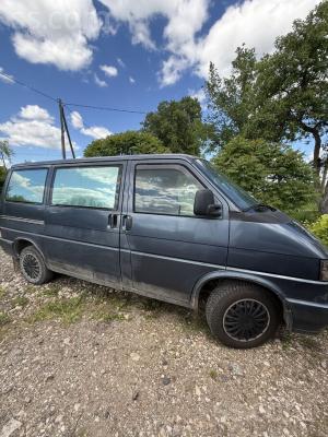Zils Volkswagen Caravelle 1991 Daugavpils, ar dzinēja tilpumu 2.40 L un nobraukumu 363 tūkst. km par 1500 €, foto 4 vietnē AUTOMOTO.COM.LV