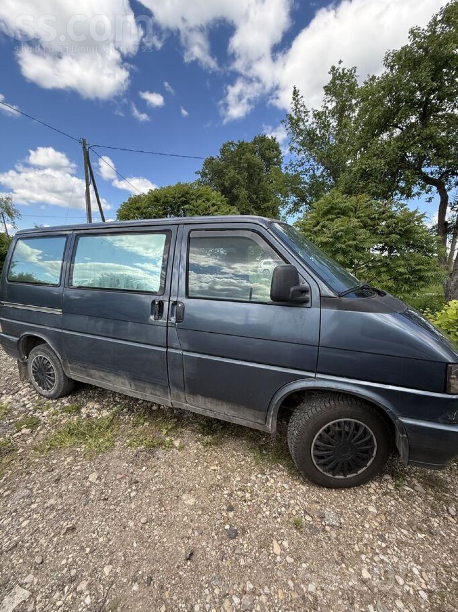 Zils Volkswagen Caravelle 1991 Daugavpils, ar dzinēja tilpumu 2.40 L un nobraukumu 363 tūkst. km par 1500 €, foto 4 vietnē AUTOMOTO.COM.LV