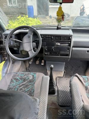 Zils Volkswagen Caravelle 1991 Daugavpils, ar dzinēja tilpumu 2.40 L un nobraukumu 363 tūkst. km par 1500 €, foto 8 vietnē AUTOMOTO.COM.LV
