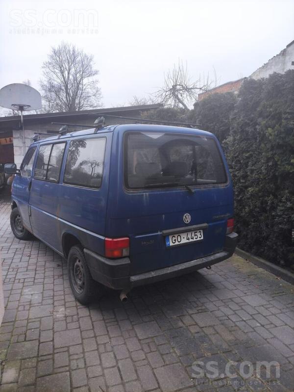 Zils Volkswagen Caravelle 1993 Rīga, ar dzinēja tilpumu 2.40 L un nobraukumu 328 tūkst. km par 12500 €, foto 2 vietnē AUTOMOTO.COM.LV