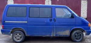 Zils Volkswagen Caravelle 1993 Biržai, ar dzinēja tilpumu 2.40 L un nobraukumu 429 tūkst. km par 1000 €, foto 3 vietnē AUTOMOTO.COM.LV