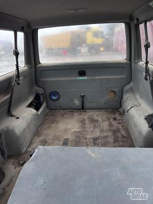 Zils Volkswagen Caravelle 1993 Biržai, ar dzinēja tilpumu 2.40 L un nobraukumu 429 tūkst. km par 1000 €, foto 4 vietnē AUTOMOTO.COM.LV