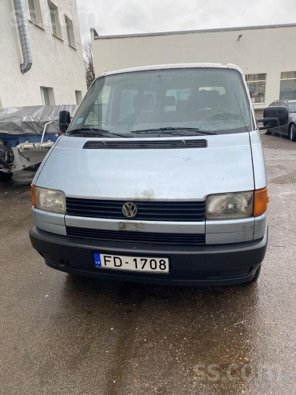 Zils Volkswagen Caravelle 1993 Rīga, ar dzinēja tilpumu 2.40 L un nobraukumu 400 tūkst. km par 600 €, foto 1 vietnē AUTOMOTO.COM.LV