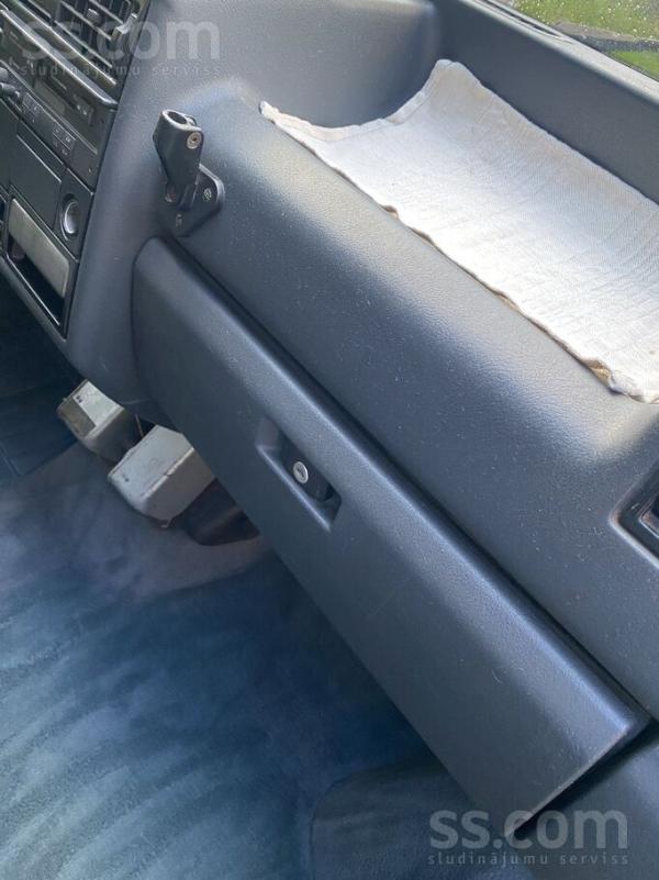 Zils Volkswagen Caravelle 1993 Rīga, ar dzinēja tilpumu 2.40 L un nobraukumu 400 tūkst. km par 600 €, foto 5 vietnē AUTOMOTO.COM.LV