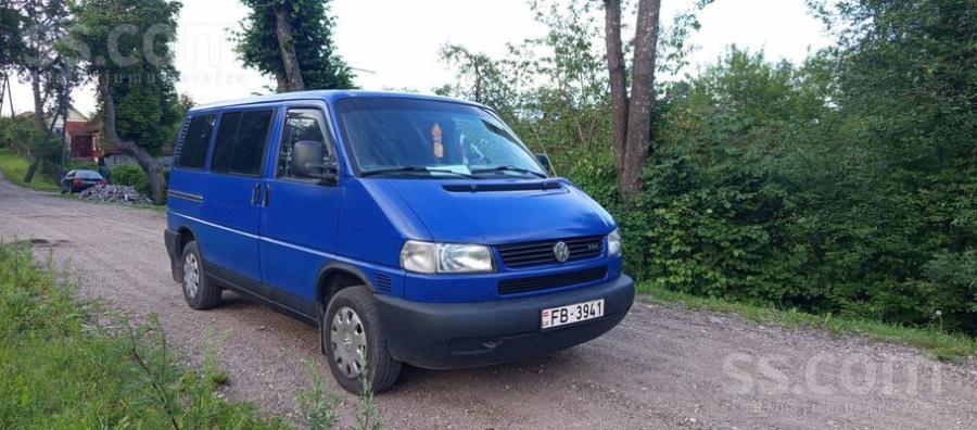 Blue Volkswagen Caravelle 1996 in Rezekne, with an engine capacity of 2.50 L and mileage of 443 thousand km for 2650 €, photo 3 on AUTOMOTO.COM.LV
