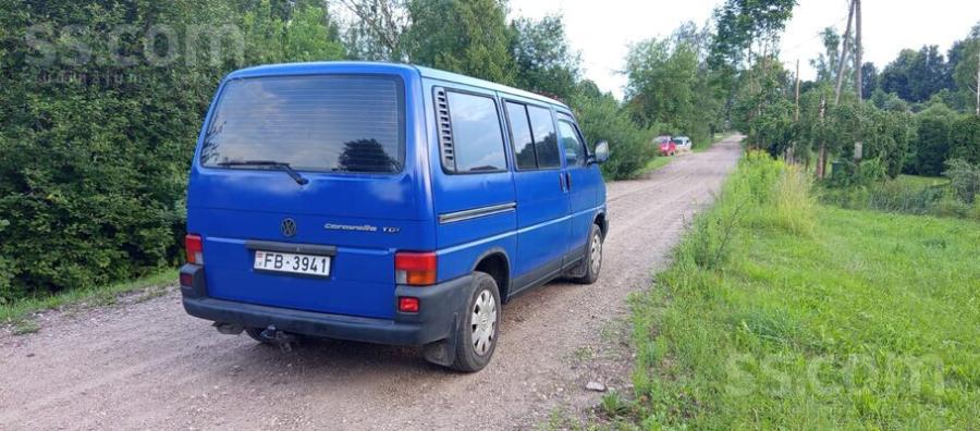 Blue Volkswagen Caravelle 1996 in Rezekne, with an engine capacity of 2.50 L and mileage of 443 thousand km for 2650 €, photo 4 on AUTOMOTO.COM.LV