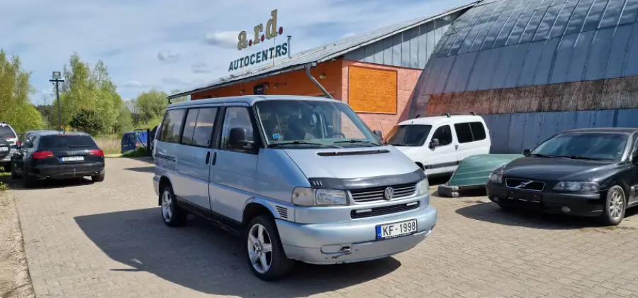 Zils Volkswagen Caravelle 1996 Valmiera, ar dzinēja tilpumu 2.50 L un nobraukumu 374 tūkst. km par 1200 €, foto 1 vietnē AUTOMOTO.COM.LV