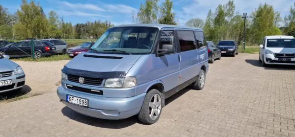 Blue Volkswagen Caravelle 1996 in Valmiera, with an engine capacity of 2.50 L and mileage of 374 thousand km for 1200 €, photo 6 on AUTOMOTO.COM.LV