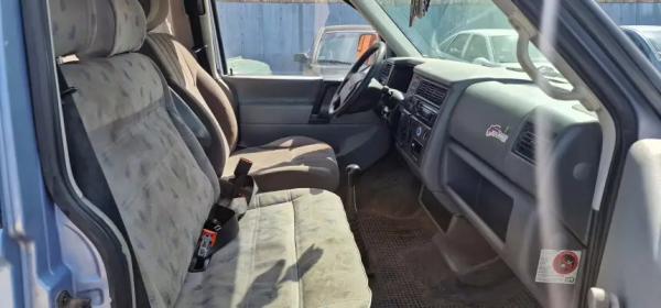 Blue Volkswagen Caravelle 1996 in Valmiera, with an engine capacity of 2.50 L and mileage of 374 thousand km for 1200 €, photo 9 on AUTOMOTO.COM.LV