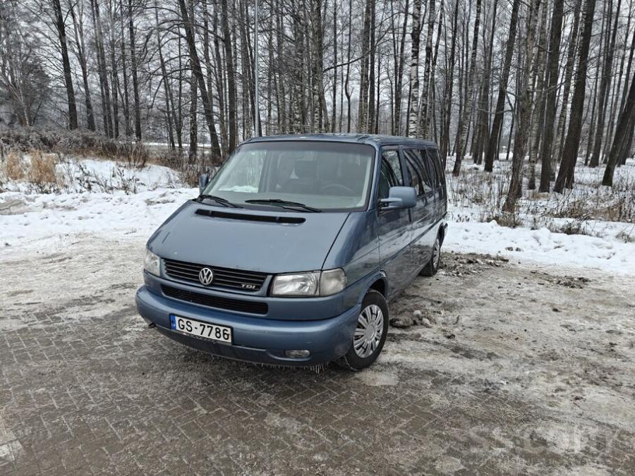 Blue Volkswagen Caravelle 1997 in Riga, with an engine capacity of 2.50 L and mileage of 441 thousand km for 3190 €, photo 1 on AUTOMOTO.COM.LV