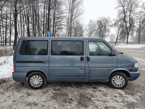 Blue Volkswagen Caravelle 1997 in Riga, with an engine capacity of 2.50 L and mileage of 441 thousand km for 3190 €, photo 3 on AUTOMOTO.COM.LV