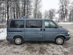 Blue Volkswagen Caravelle 1997 in Riga, with an engine capacity of 2.50 L and mileage of 441 thousand km for 3190 €, photo 3 on AUTOMOTO.COM.LV