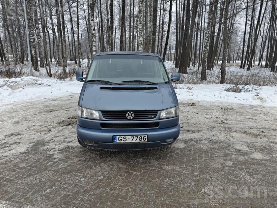 Blue Volkswagen Caravelle 1997 in Riga, with an engine capacity of 2.50 L and mileage of 441 thousand km for 3190 €, photo 4 on AUTOMOTO.COM.LV