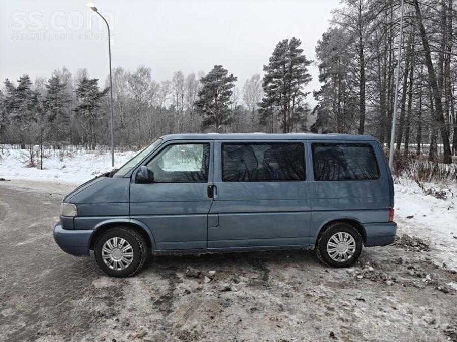 Blue Volkswagen Caravelle 1997 in Riga, with an engine capacity of 2.50 L and mileage of 441 thousand km for 3190 €, photo 5 on AUTOMOTO.COM.LV