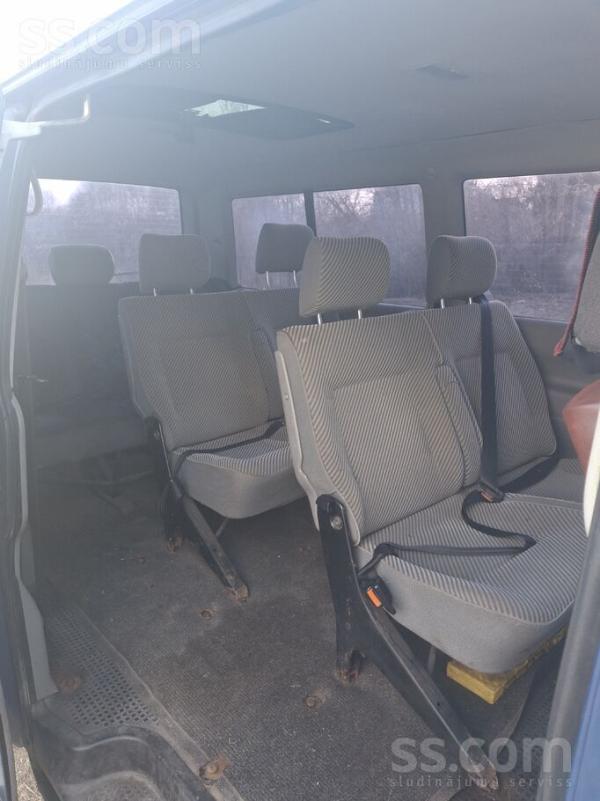 Zils Volkswagen Caravelle 1997 Daugavpils, ar dzinēja tilpumu 2.50 L un nobraukumu 350 tūkst. km par 3000 €, foto 3 vietnē AUTOMOTO.COM.LV