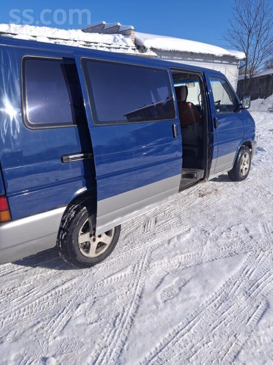 Blue Volkswagen Caravelle 1997 in Daugavpils, with an engine capacity of 2.50 L and mileage of 350 thousand km for 3999 €, photo 3 on AUTOMOTO.COM.LV