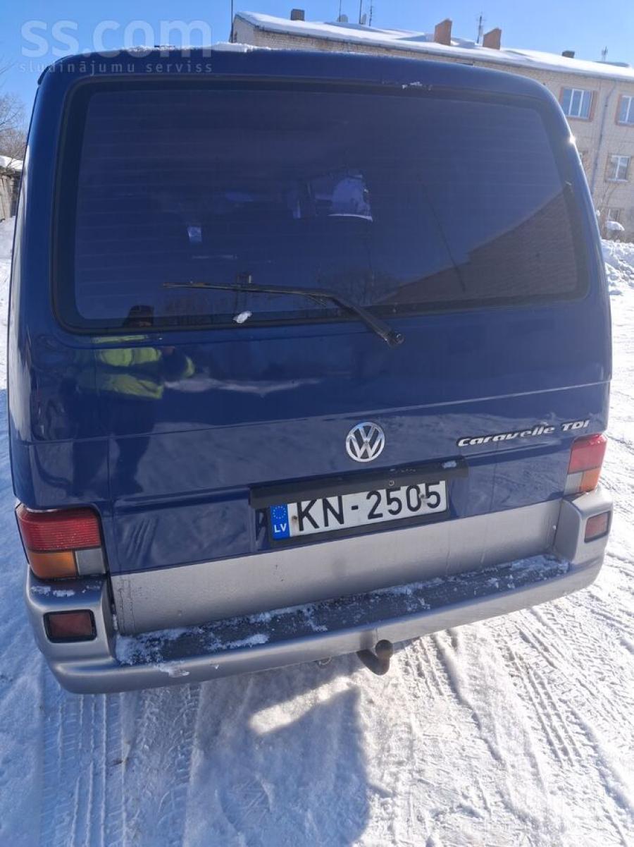 Blue Volkswagen Caravelle 1997 in Daugavpils, with an engine capacity of 2.50 L and mileage of 350 thousand km for 3999 €, photo 4 on AUTOMOTO.COM.LV